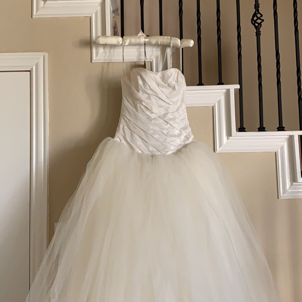 Vera Wang Princess Tulle Wedding Gown Ivory - Gem